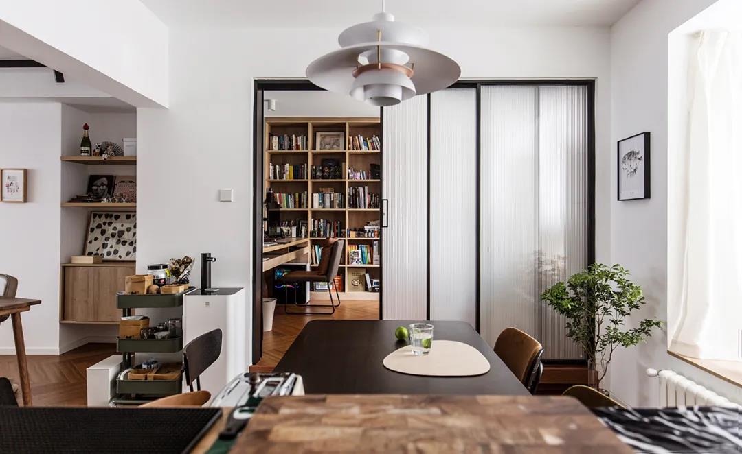 Her house is 85 square meters, the whole house is well arranged, and ...