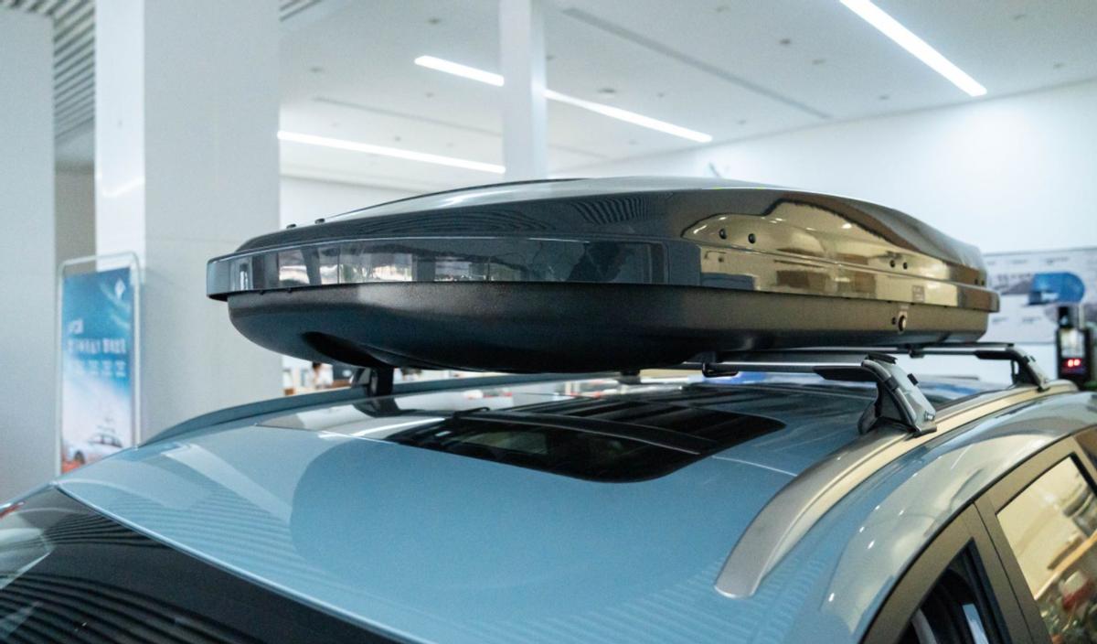 Family station wagon, the rear row can be laid down flat, equipped with ...