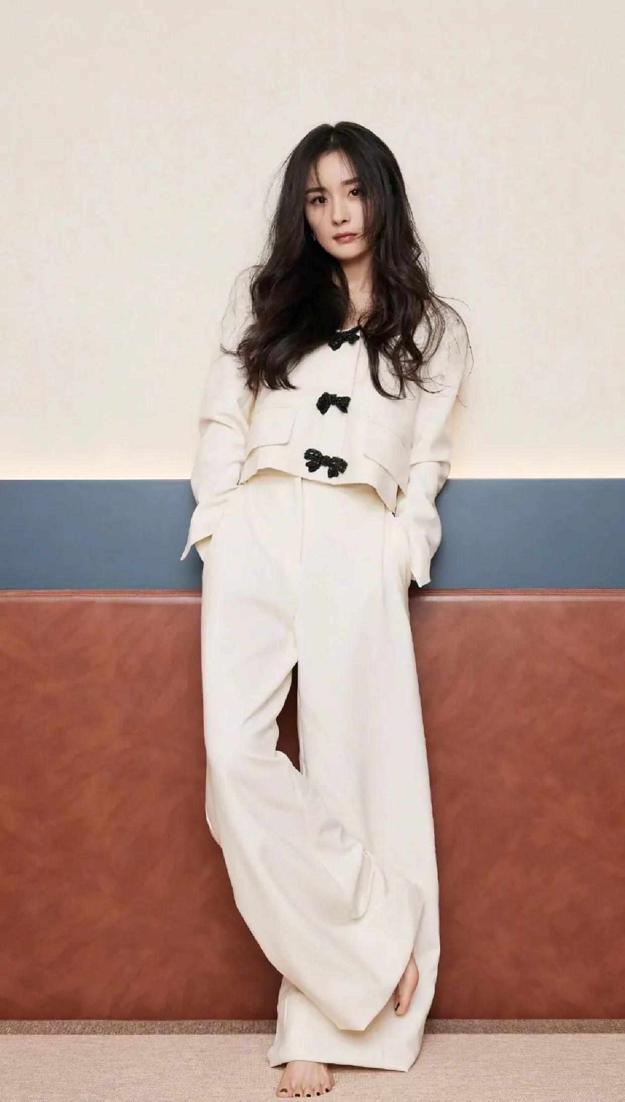 Yang Mi, born in Beijing on September 12, 1986, is a house goddess - iMedia
