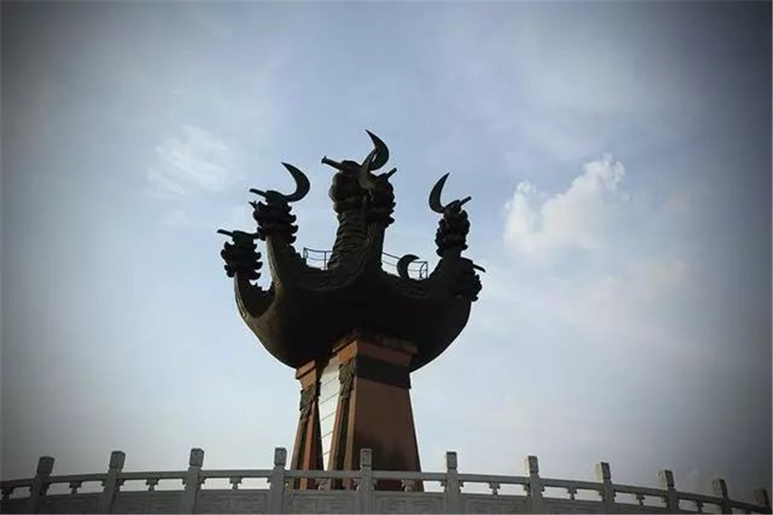 Nine-headed bird appeared 5 times in Hupingshan, Hunan, with a dustpan ...