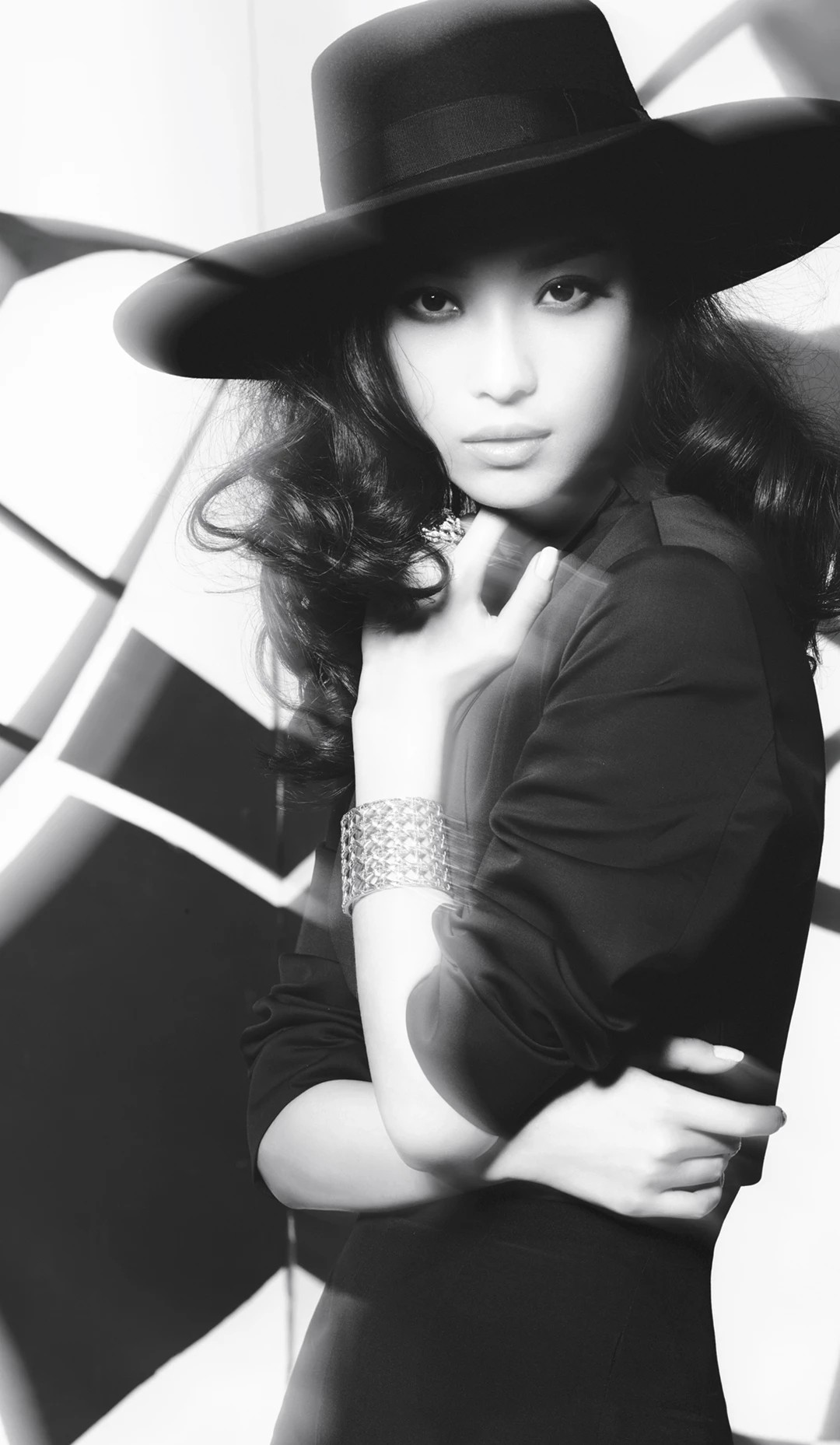 Beautiful photos of Ni Ni with unique temperament, glamorous and ...