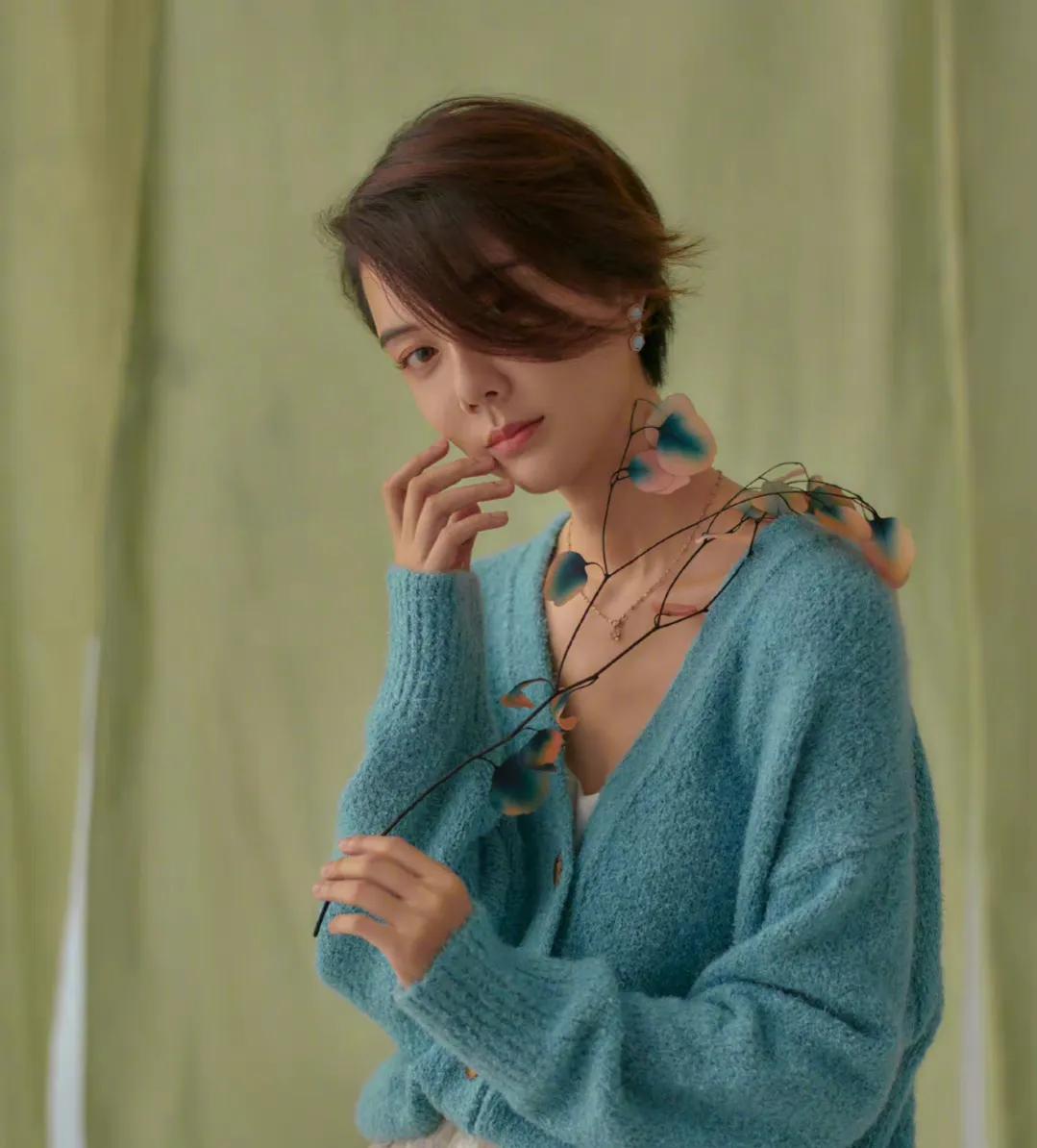 Cha Xiao's gentle light fell on his face, and his determined eyes added ...