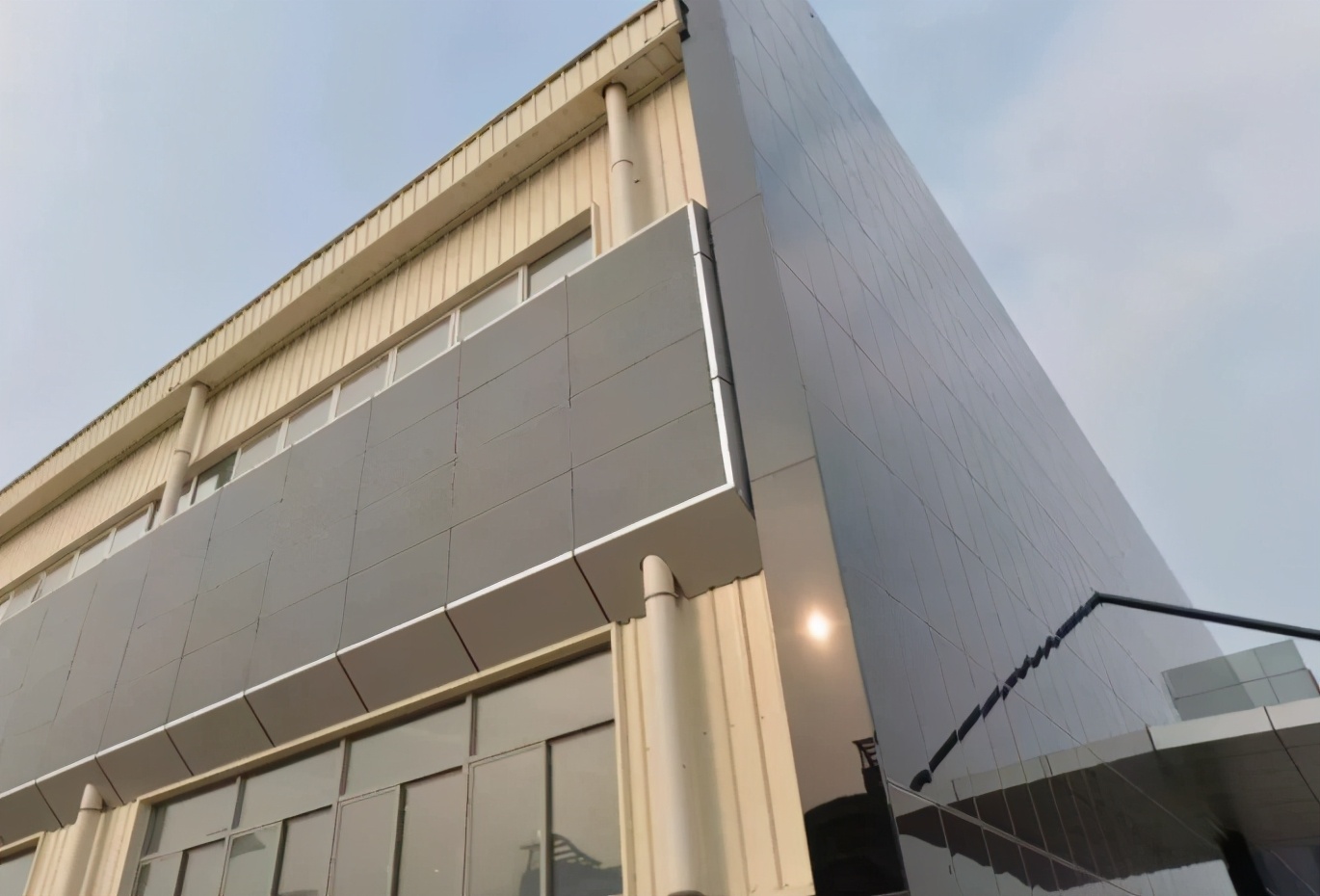 Chinese scientist Pan Jingong has developed a power generation glass ...