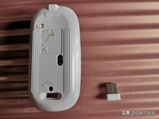 What does the inside of a wireless mouse look like?Let's take a look at ...