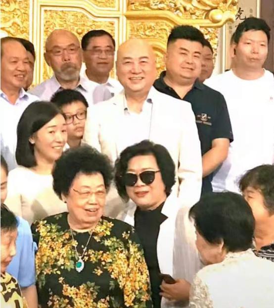 "Tang Monk" Chi Zhongrui made a rare appearance and brought his 80-year ...