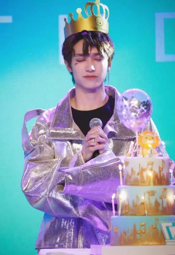 It is indeed Sun Qijun's 19th birthday that fans celebrated his ...