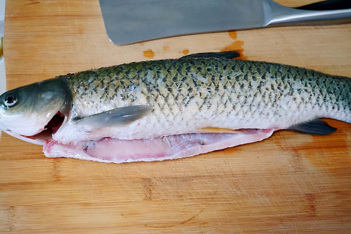 A new way to eat grass carp: The grass carp is made into Su's dried ...