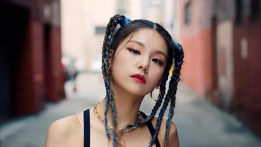 JYP's new girl group hits Liu Zhimin in the face. The three of them ...