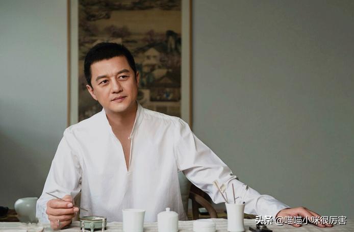 Li Yapeng, who fell in love with Qu Ying and Zhou Xun and relied on ...