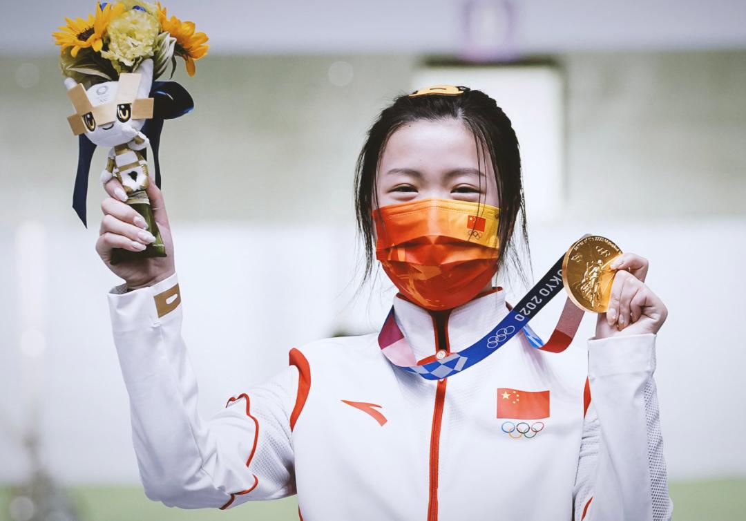 Lin Miaoke is chasing star Yang Qian!Compared with the V gesture, the ...