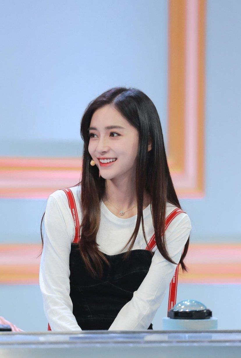 Angelababy partner Lai Guanlin staged a sweet love for the next year, the combination of ...