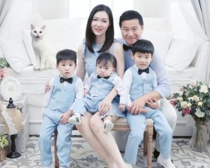 Huang Youlong's ex-girlfriend Ye Cuicui took a wedding photo to ...