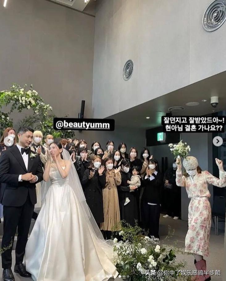 Hyuna is getting married?A man picks up the bridal bouquet while his ...