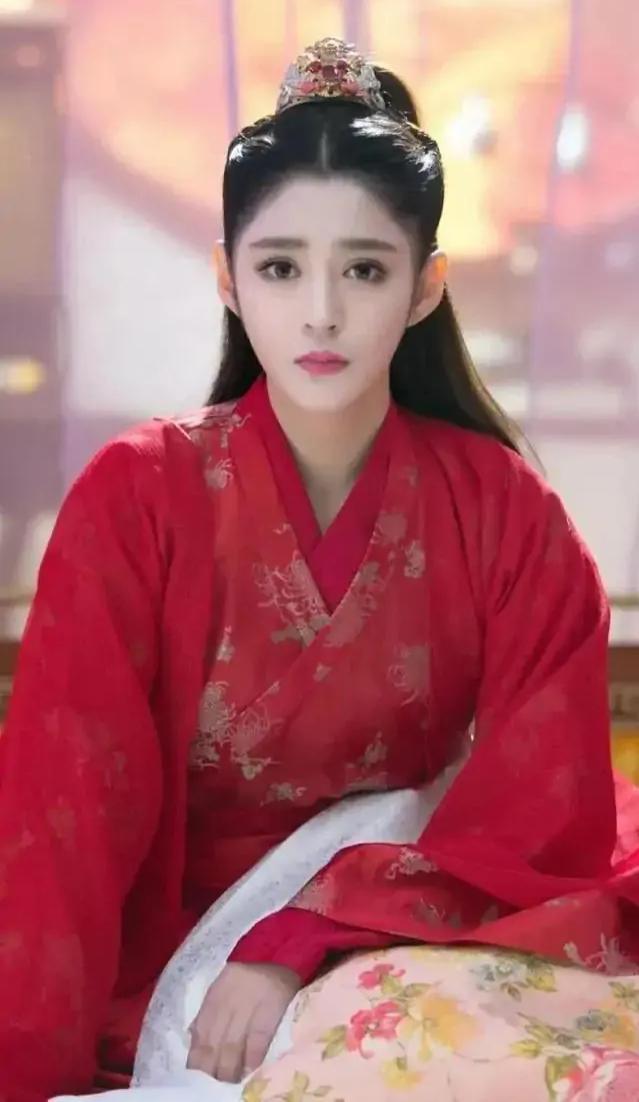 Is this fat girl Li Xinai from "Splendid Weiyang"?The face is rounder ...