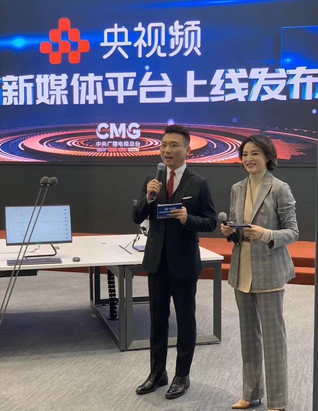 Dong Qing appeared in the meeting, sitting in the front row without ...