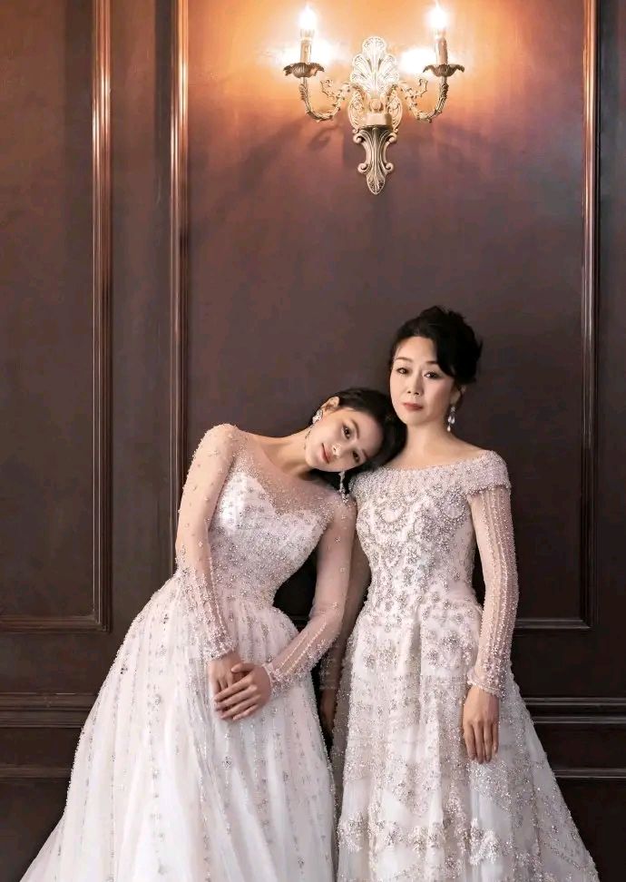 Gossip breaking news: Yang Ying, Nigmaiti, Yue Yunpeng, Bai Baihe, Zhang Xinyu, Dong Xuan, Lu ...