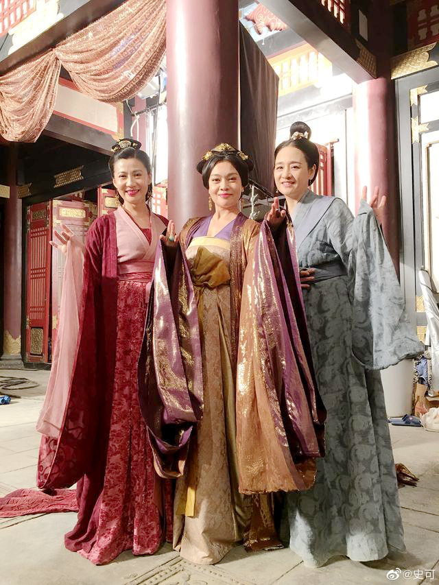 Actor Shi Ke posted her birthday photos. Unexpectedly, she and Gong Li ...