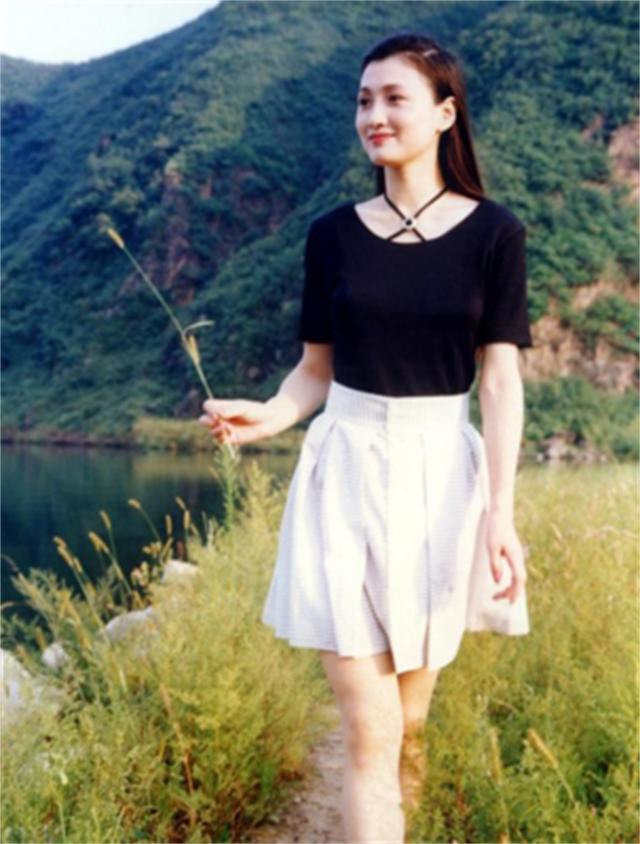 The 16-year-old Lin Fangbing became an instant hit. She gained 50 jin ...