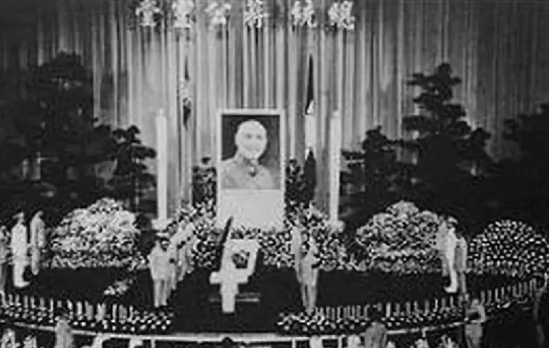 At the funeral of Chiang Kai-shek in 1975, when he saw four objects ...