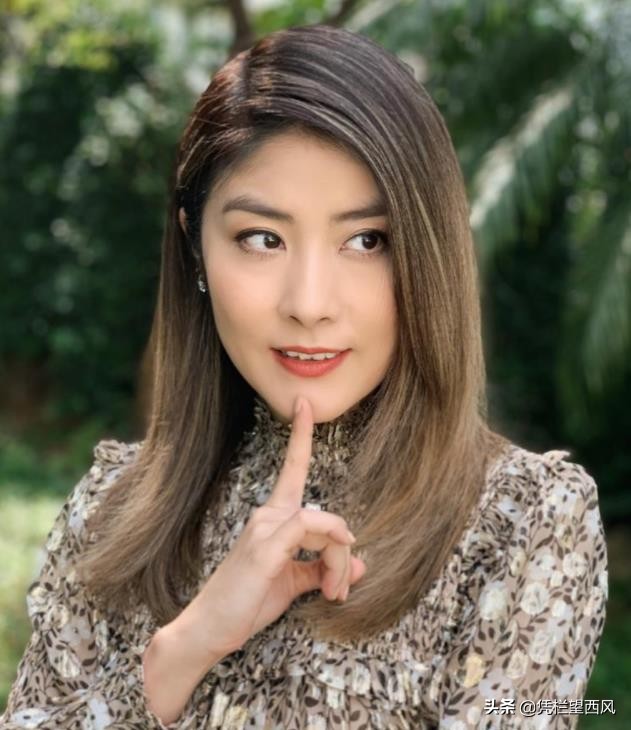 The 49-year-old Chen Huilin showed up rarely, marrying a wealthy ...