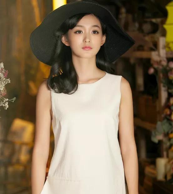 Like a flower like a jade, He Hongshan is pure and beautiful - iMedia