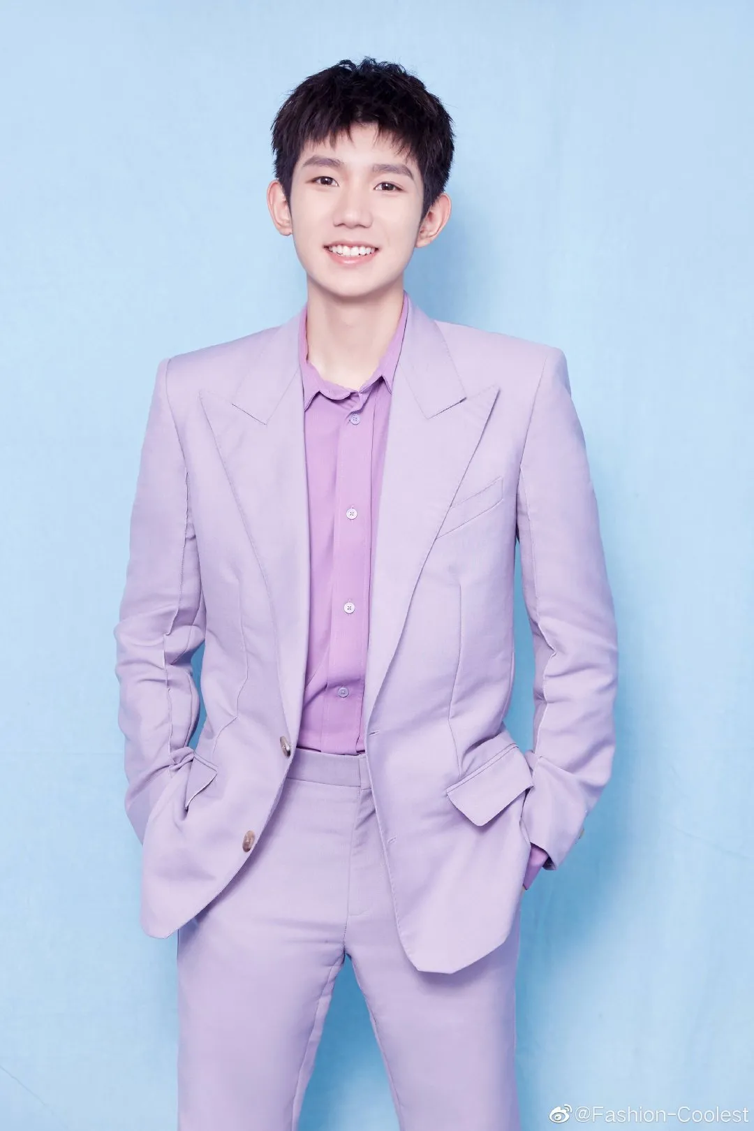 During Wang Yuan's "I Am a Singer and Composer", the stage styles were ...