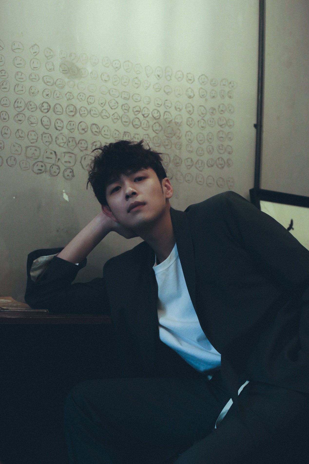 Sheng Yinghao's photo was freshly released, suddenly looking back and ...