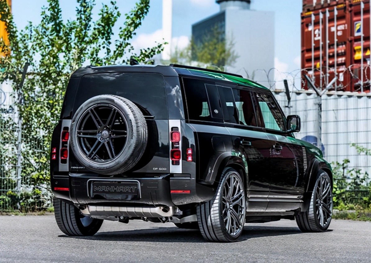 Modified Land Rover Defender: 22-inch wheels + diesel engine, off-road ...