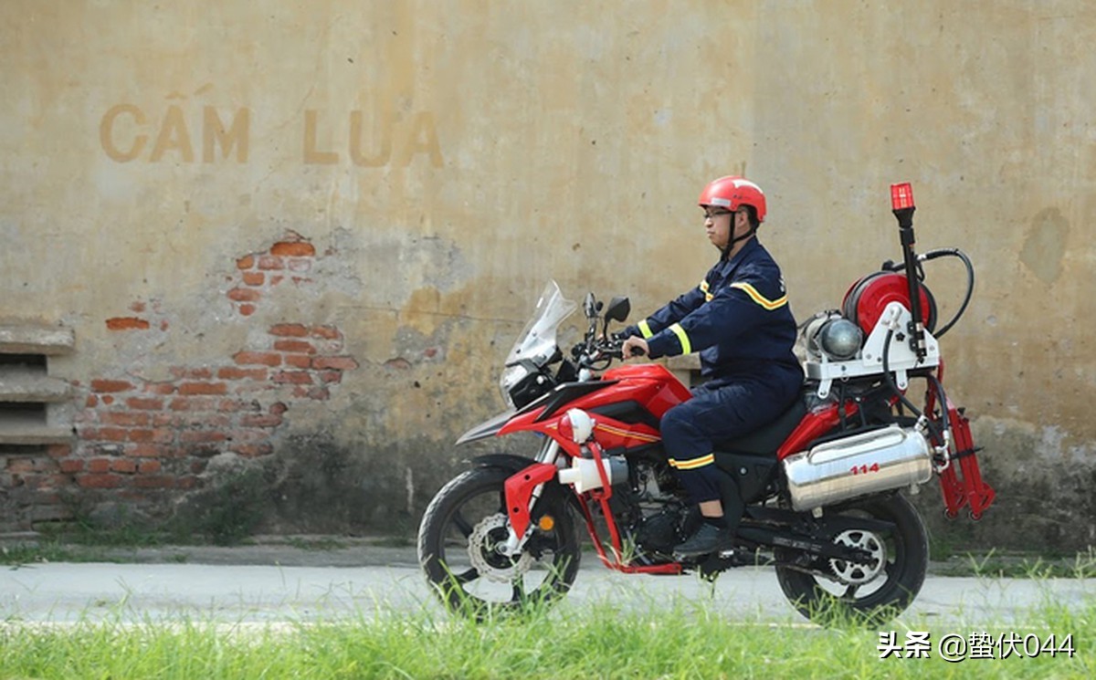 Zongshen two-wheeled firefighting motorcycle of the Vietnamese fire ...