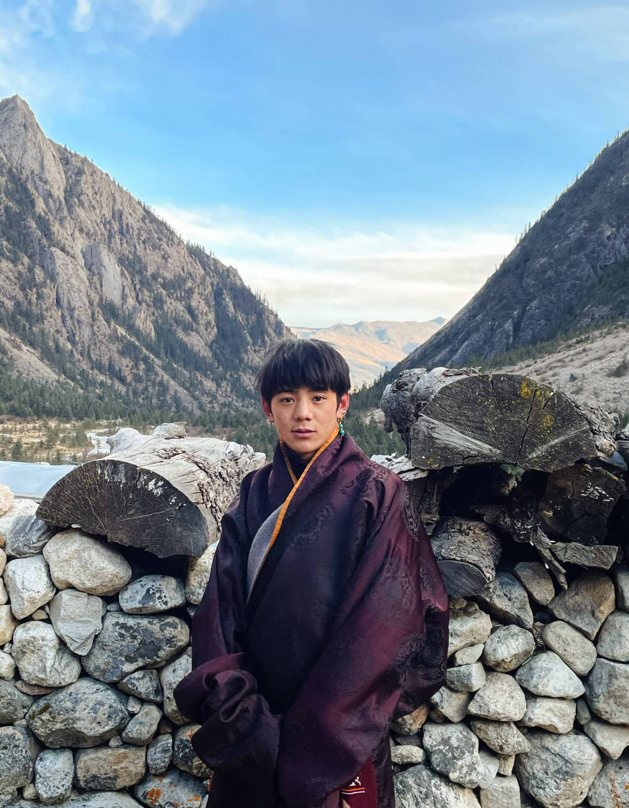 After hiding for nearly 2 months, Ding Zhen's "Harper's Bazaar" was ...