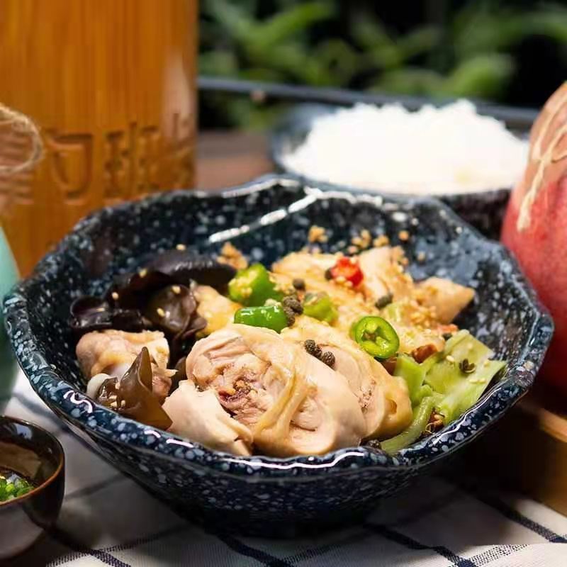 The vine pepper oil is almost natural for cooking Bobo chicken, the ...
