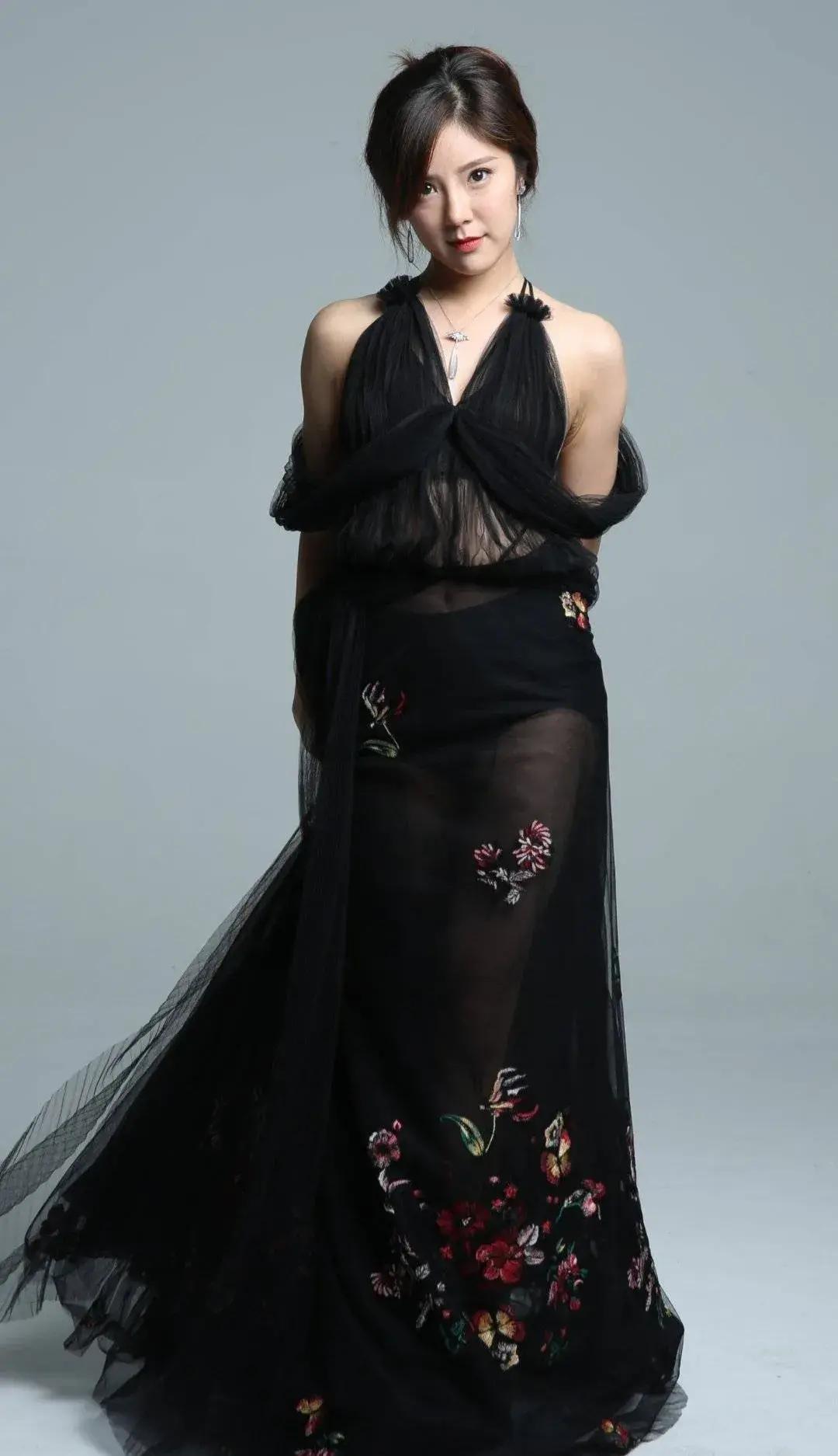 The adolescent heroine Zhao Yihuan, the goddess at that time, has ...