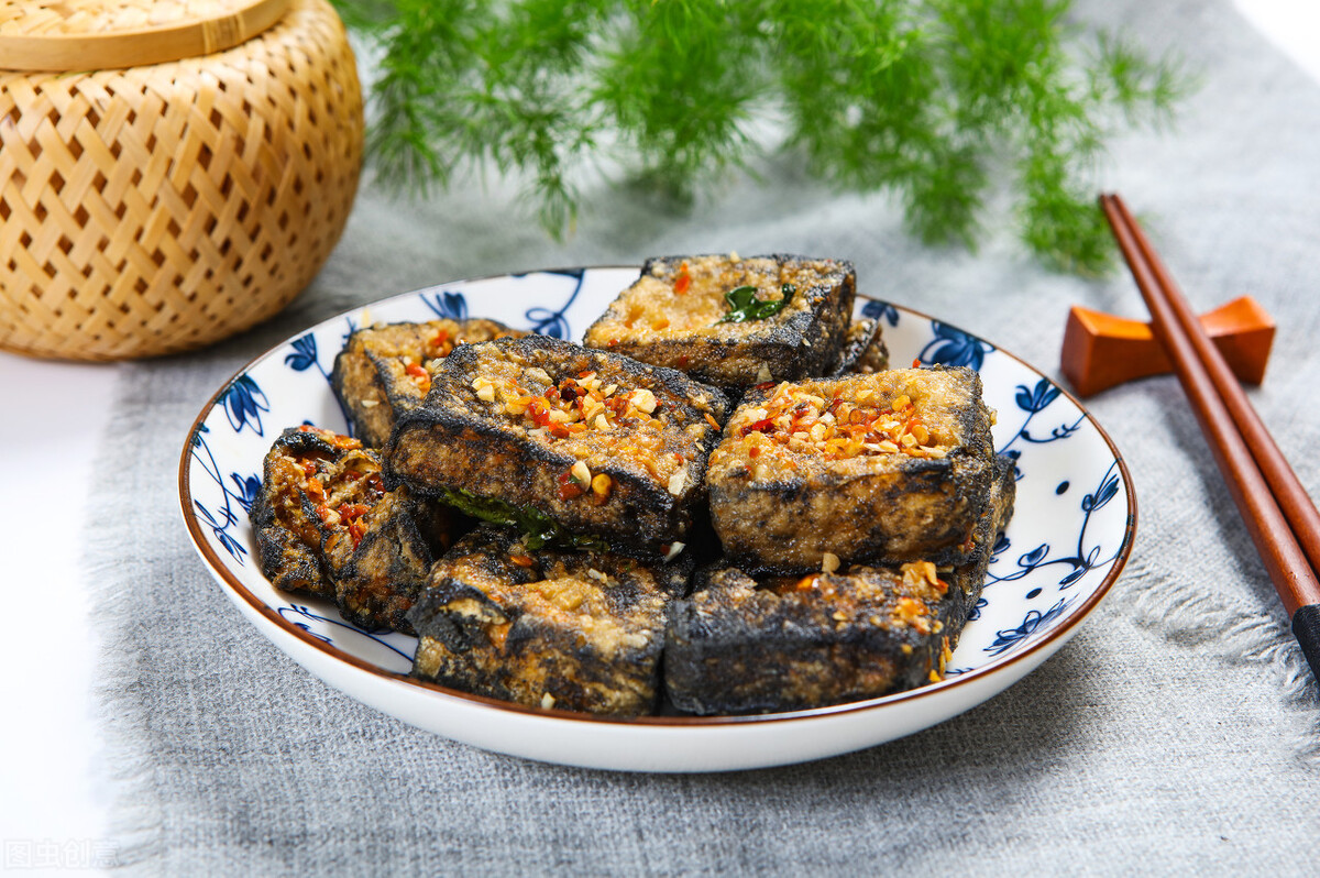 Stinky tofu is so stinky, how did you make it?Merchant: Anyway, it's ...