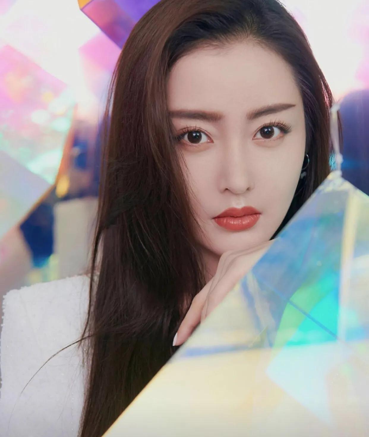 How pretty are the thick-faced beauties?These 4 female stars tell you ...