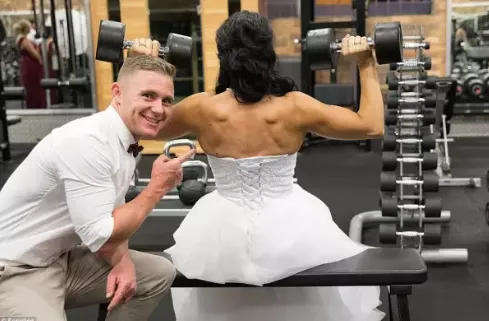 "Muscle Bride" is on fire, the bride's wedding scene shows a 180 kg ...