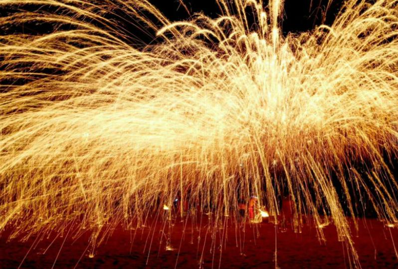 Have you seen fireworks made of gunpowder, have you seen fireworks made ...