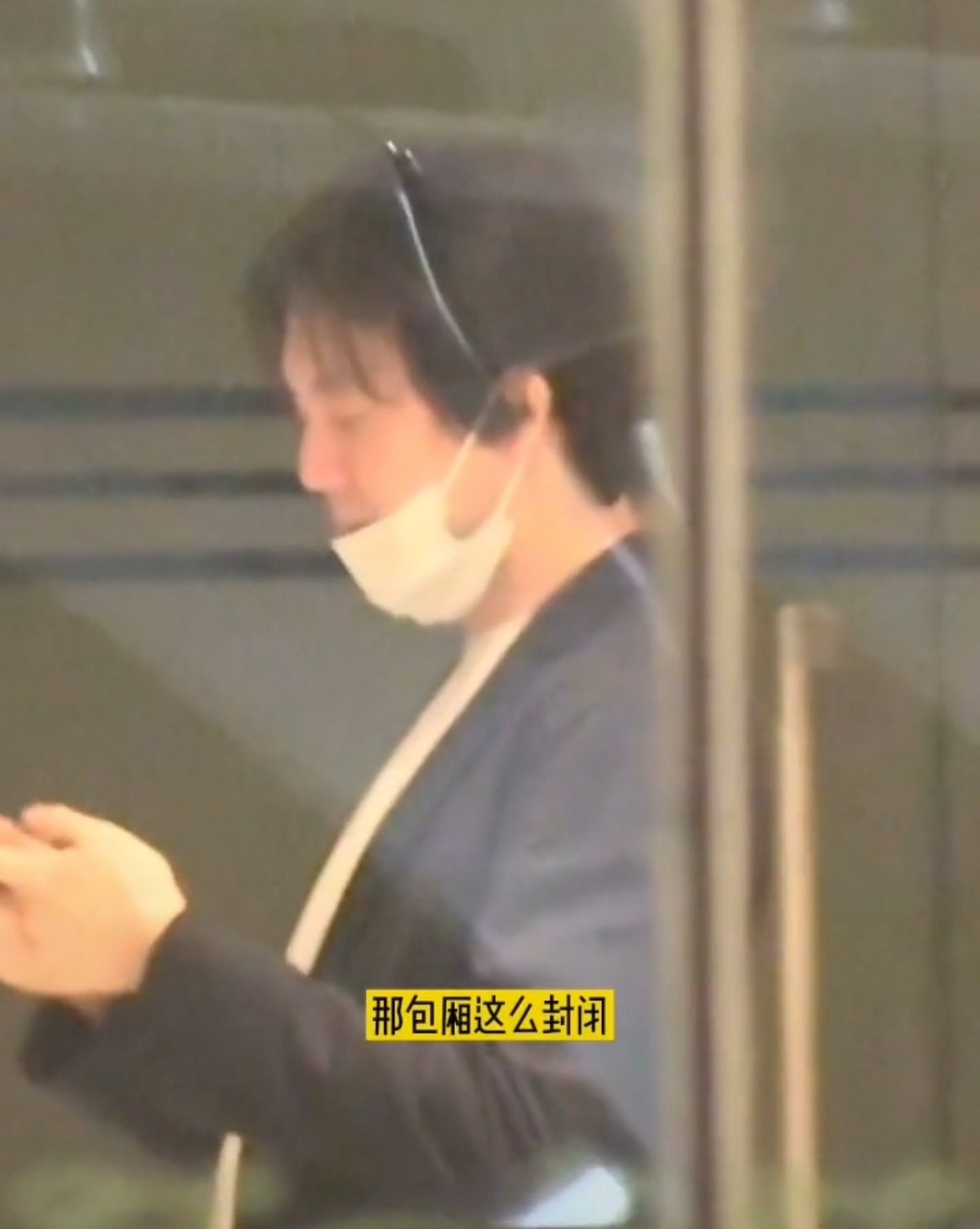 A recent photo of 38-year-old pianist Li Yundi, with a haggard face and ...