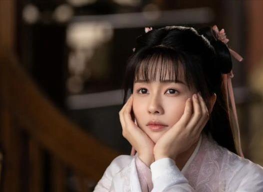 From model to hot flower, Bai Lu, who was born as an internet celebrity ...