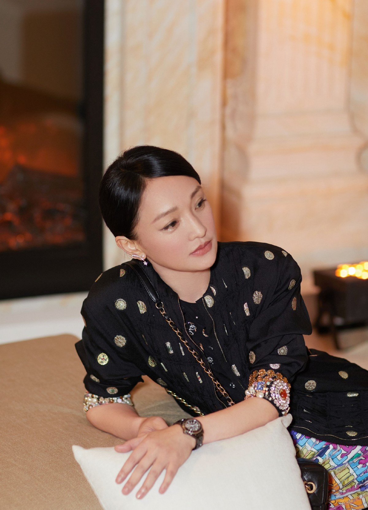Zhou Xun is so bold to wear Chanel!Embroidery suit with black silk is ...