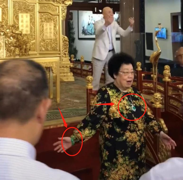 "Tang Monk" Chi Zhong Ruihan showed up!Red face and prominent belly, 80 ...