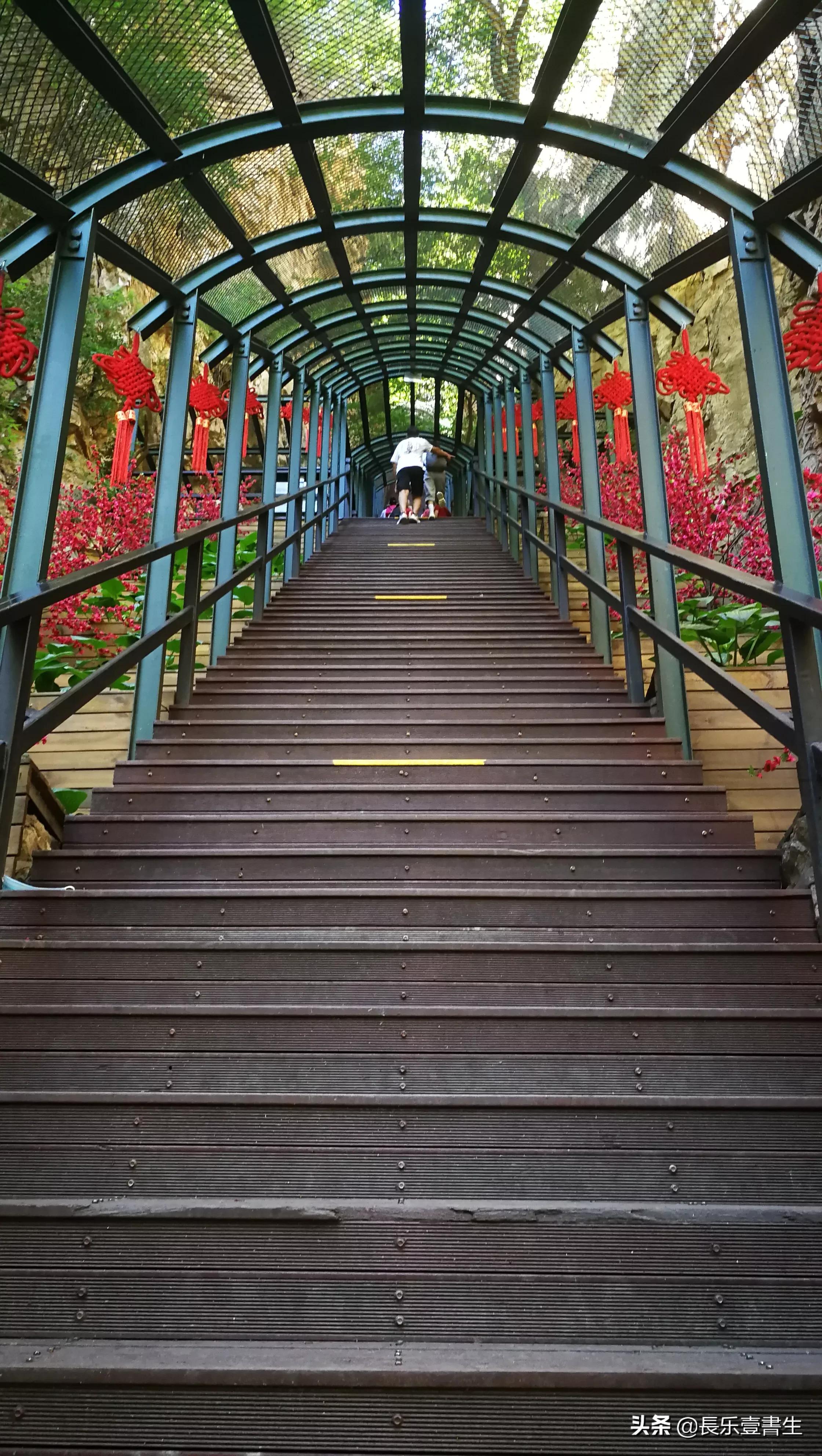 Visit Shilin Gorge to experience the UFO glass observation deck - iMedia