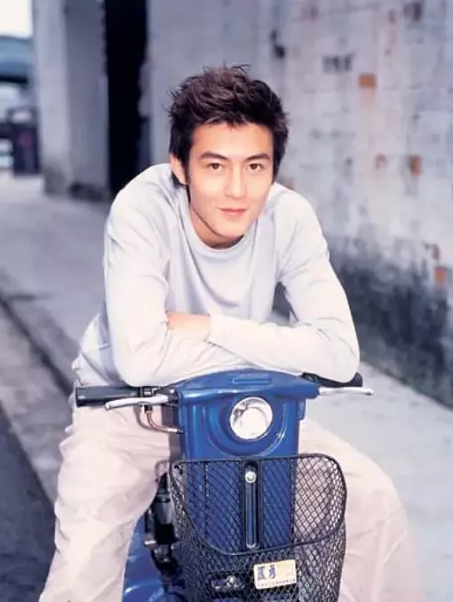 How high the threshold of a star should be, see Andy Lau's dedication ...