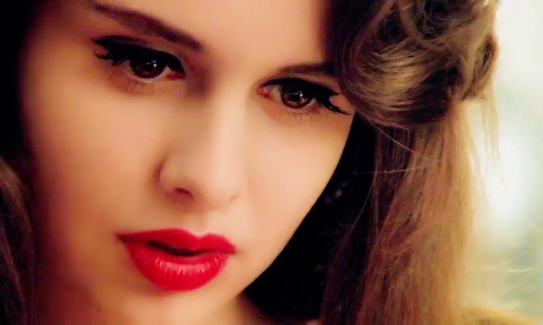 God-given figure—Deborah Caprioglio (Deborah Caprioglio) - iMedia