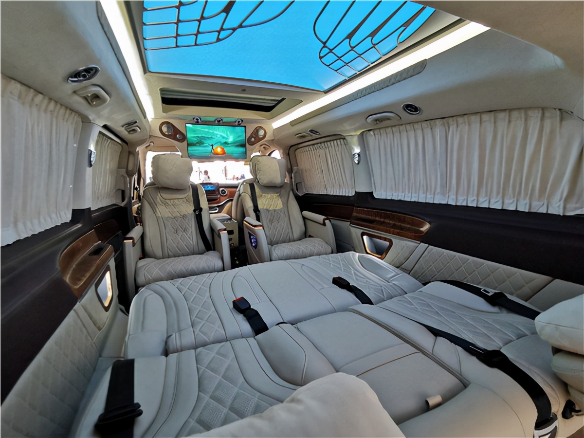 Mercedes-Benz V260L high-top Bach version, a luxury seven-seater MPV from IKEA - iMedia