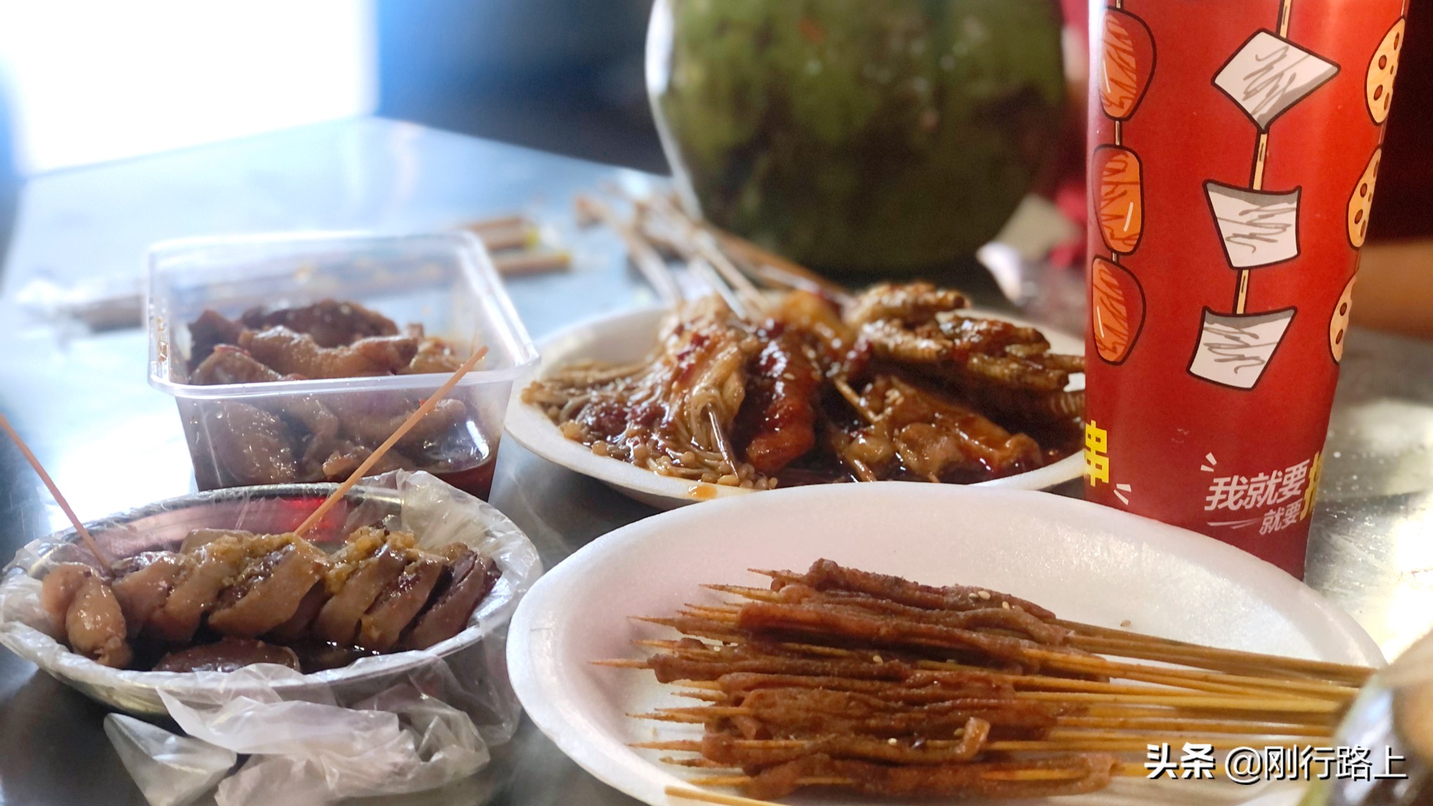 A snack street full of fireworks, you can always meet your favorite ...