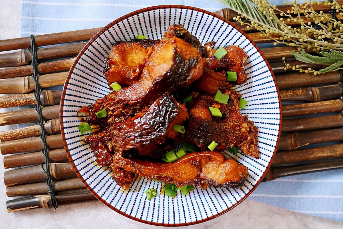 A new way to eat grass carp: The grass carp is made into Su's dried ...