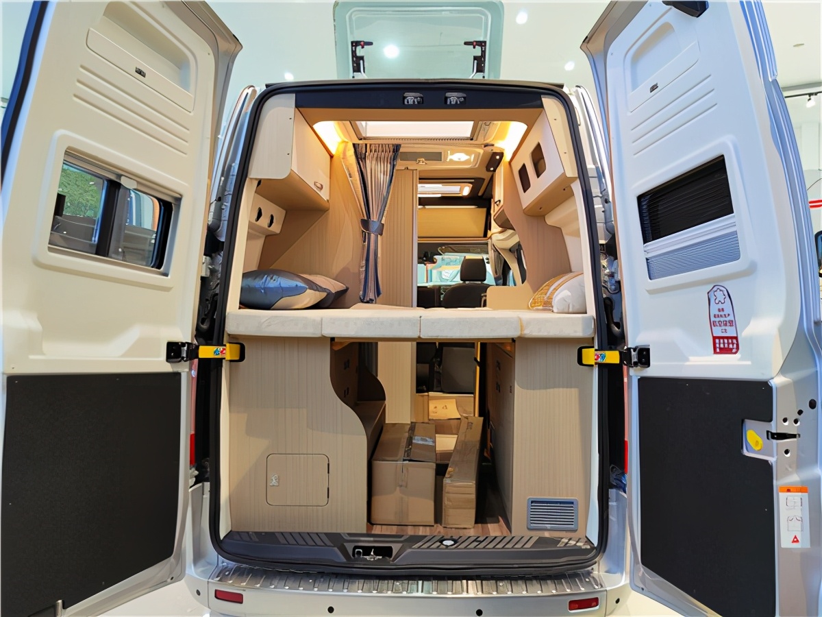River R500 Ford Transit V362, a family car for business commuting - iMedia