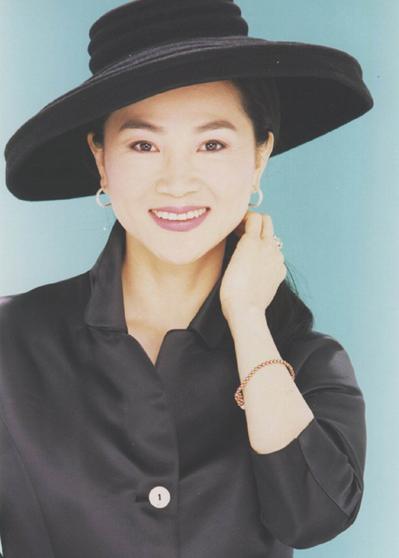 "Hat Song Empress" Feng Feifei's classic song is hard to find and worth ...