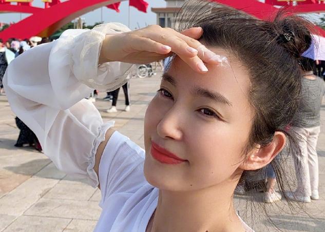 Self-portrait of 48-year-old Li Bingbing is rarely exposed. His face is ...