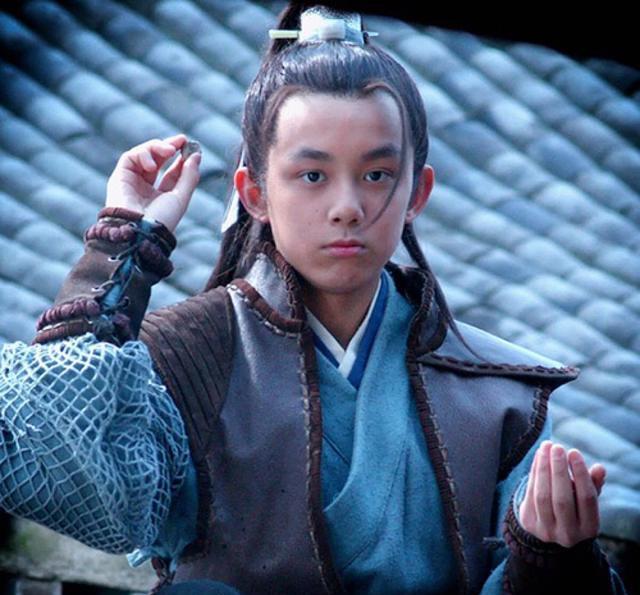 Spicy eyes!Zhang Jiayi plays a 25-year-old young man in his new play ...